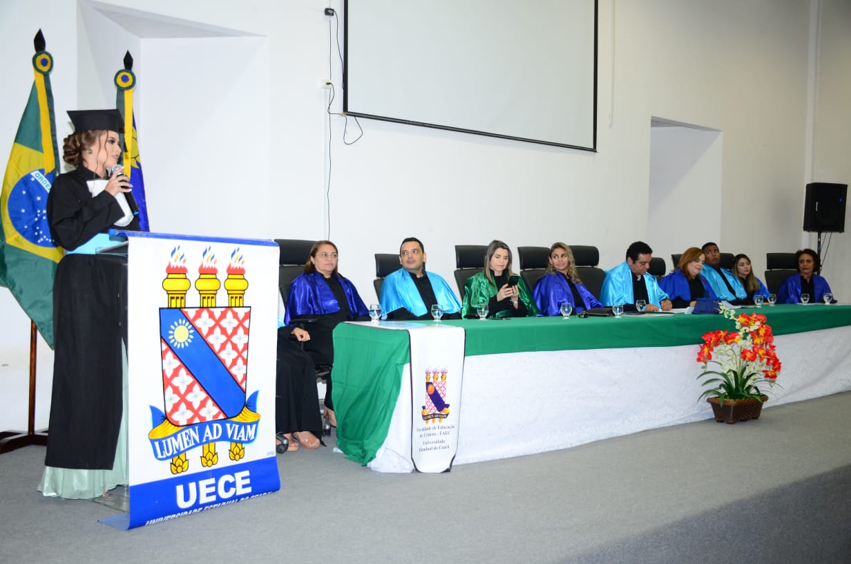 Uece forma em Crateús turma das áreas de Ciências Biológicas, Pedagogia ...