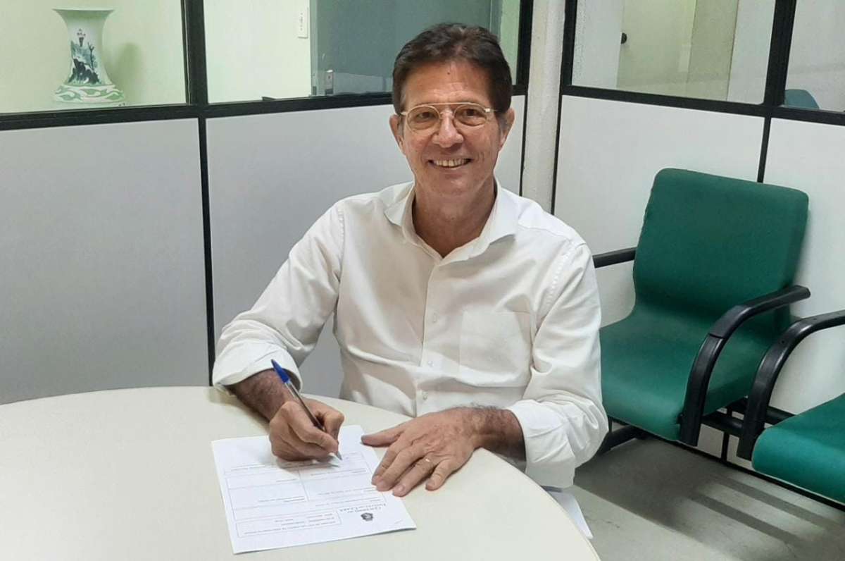 Com sentimento de gratidão, professor Augusto Guimarães se aposenta na ...